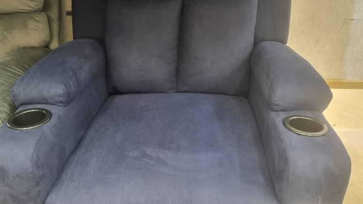 Butacas Reclinable con porta vasos . Muy cómodos y en Plaza, La Habana ...